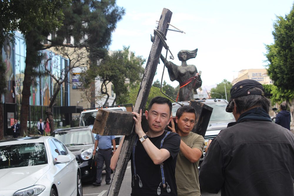 Democracy goddess statue show up in Los Angeles – SeattleFDC